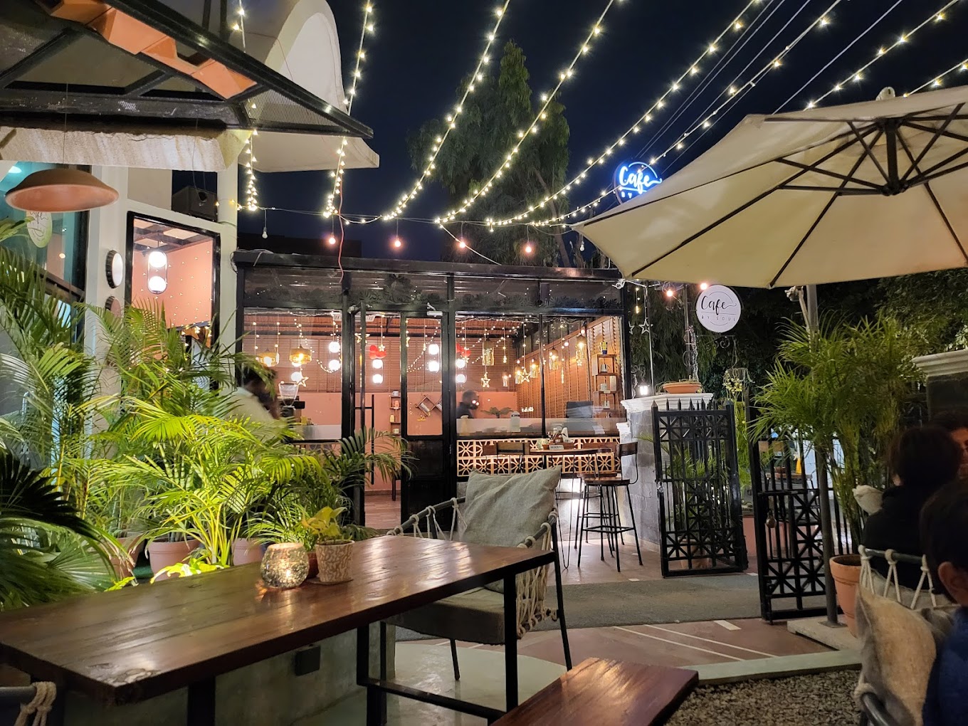 List Of Best Cafes In Gurgaon | Aesthetic With Nice Ambiance